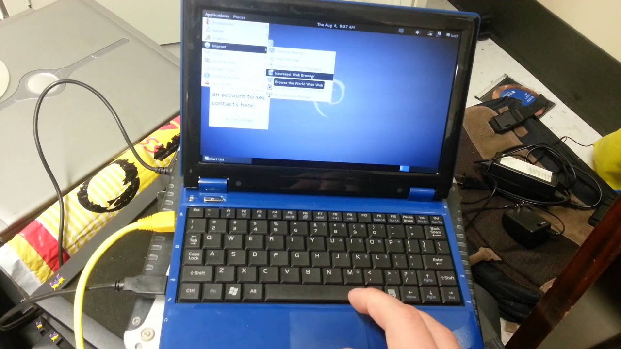 Norhtec Gecko Edubook booting Debian 7 - YouTube