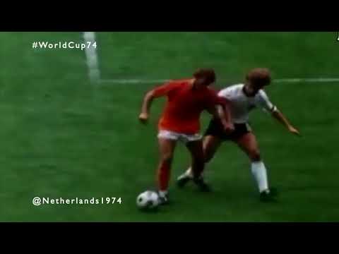 Johan Neeskens (13) outplays Bonhof (16) in final #WorldCup74