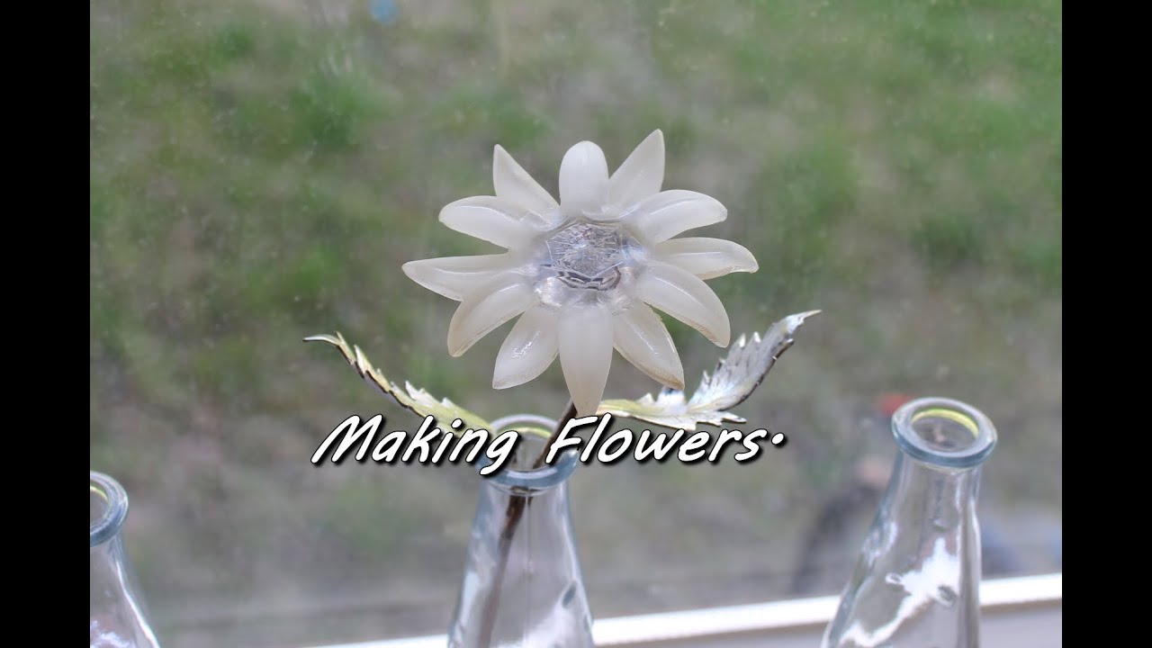 Making flowers with hidden message. - YouTube
