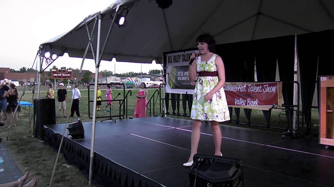 Sarah Rosales singing at the Bill Riley Show - YouTube