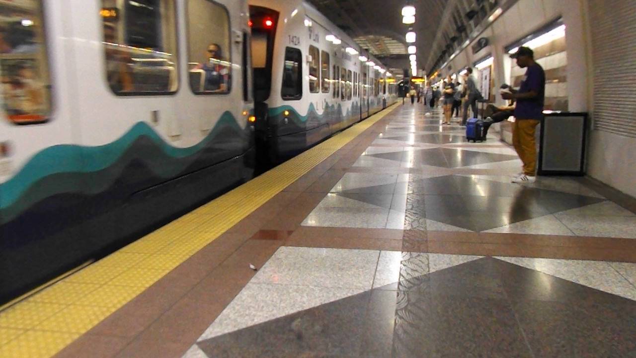 Seattle Metro Train - YouTube