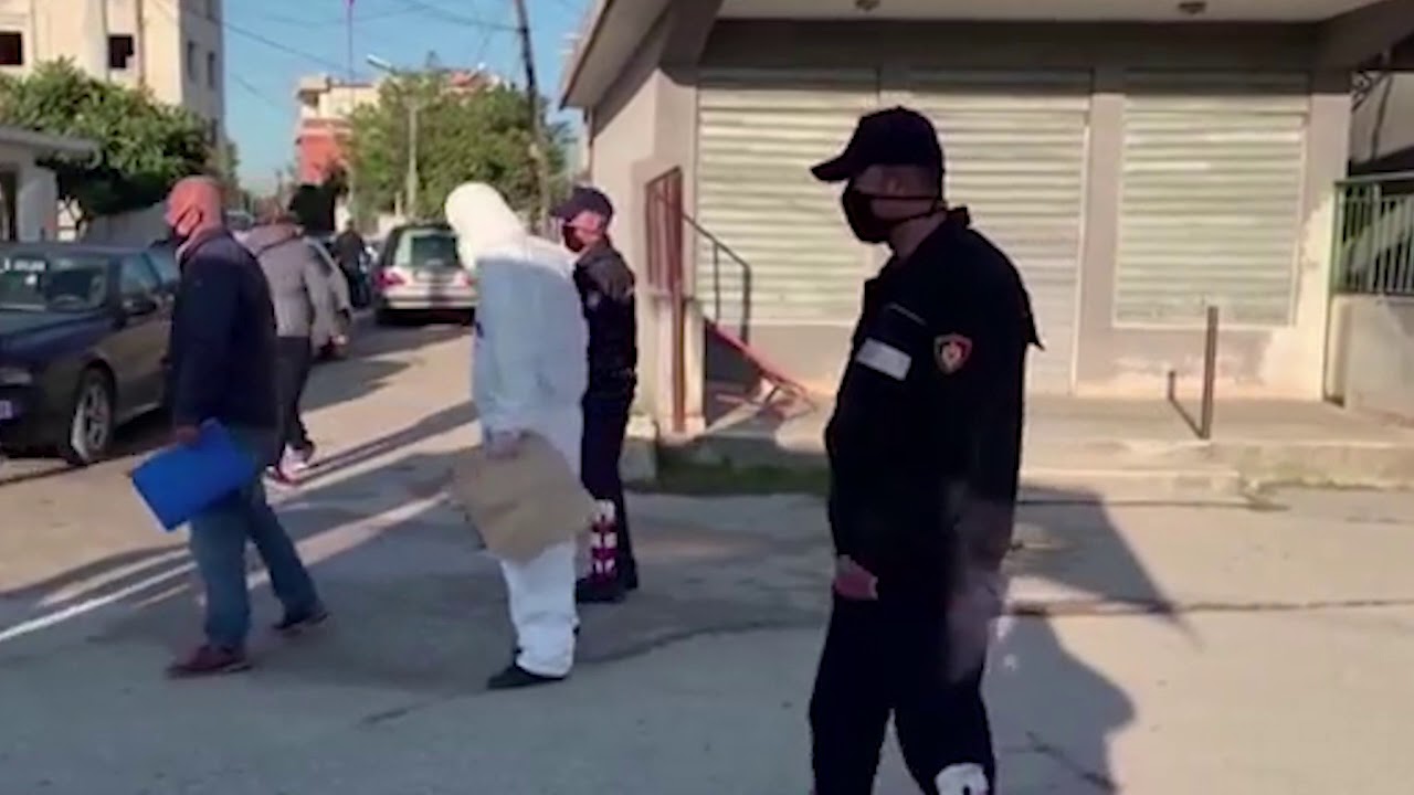 Vrasje me armë zjarri në lagjen “Sheq i Madh” në Fier - YouTube