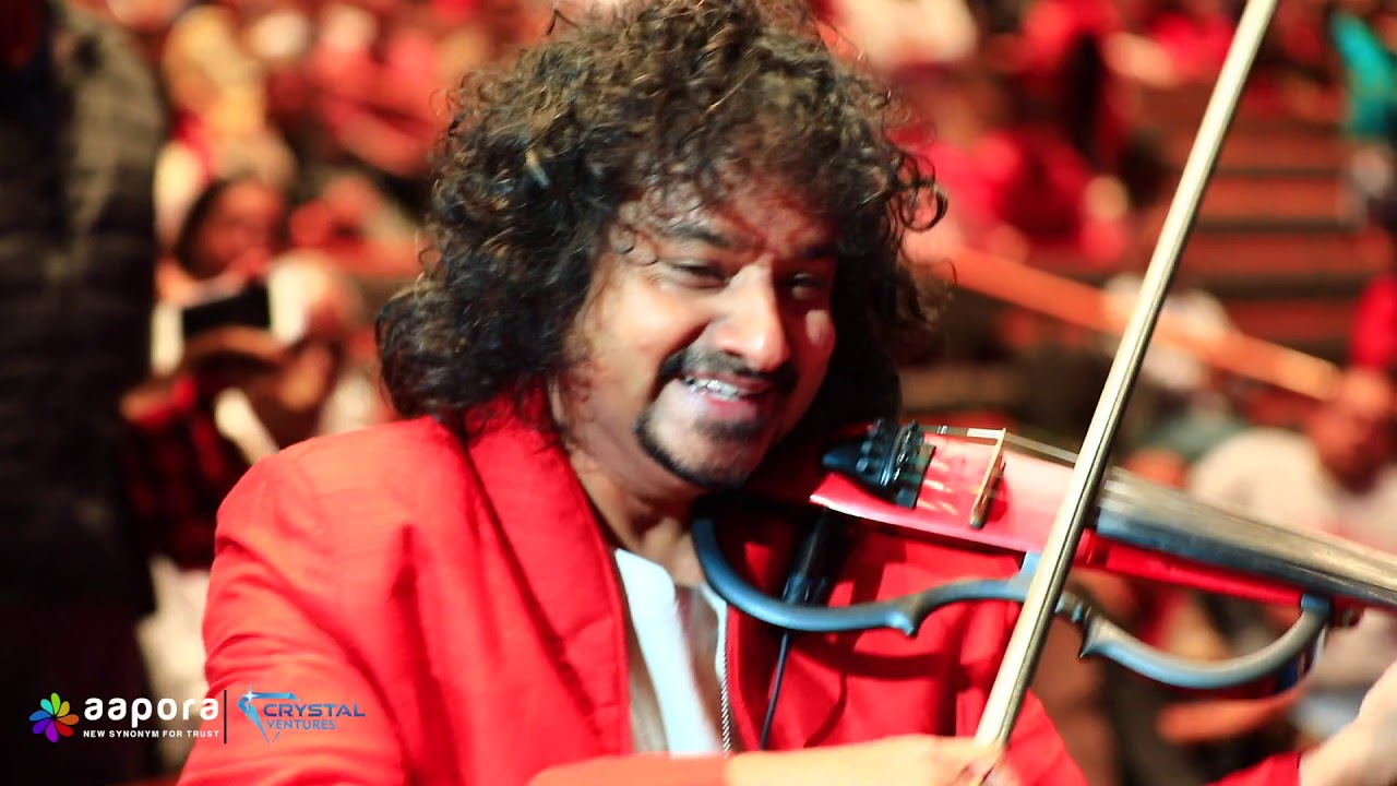 The Grammy Award winning Violinist Manoj George with his dramatic entry ...