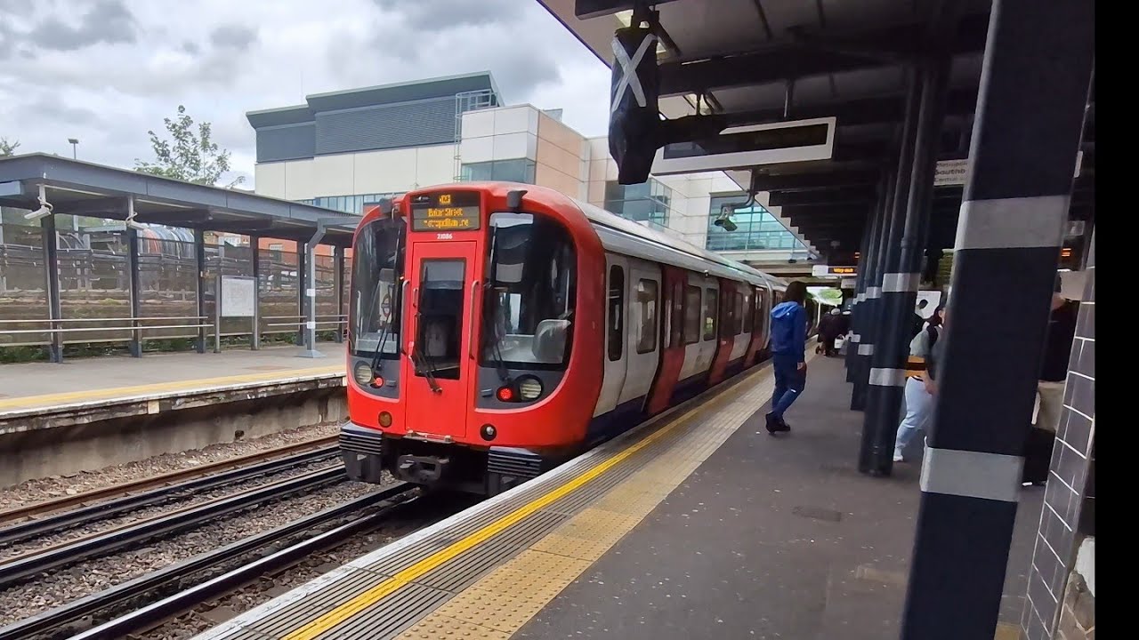 London Underground Observations At Wembley Park (Jubilee & Metropolitan ...