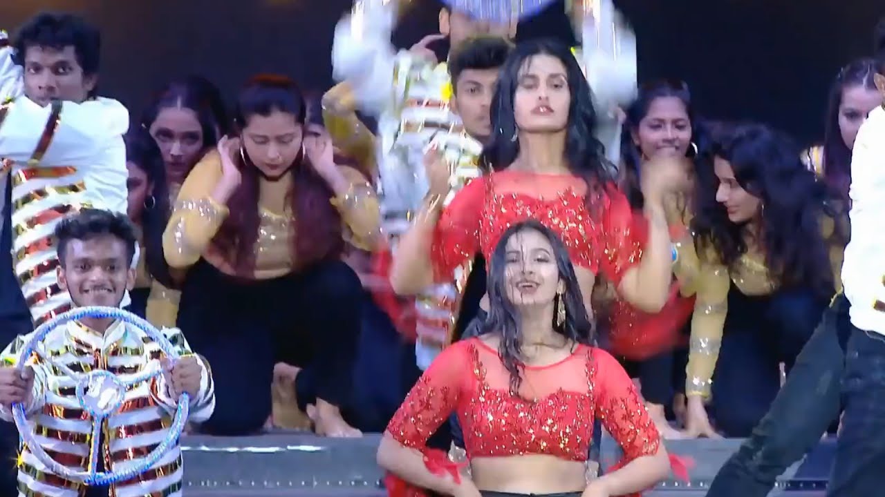 Team Naach perform in YouTube fanfest - YouTube
