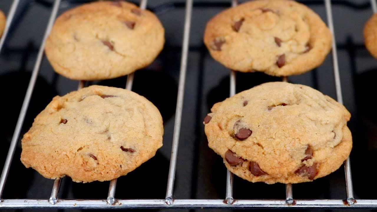 Chocolate Chip Cookies | Eggless - YouTube