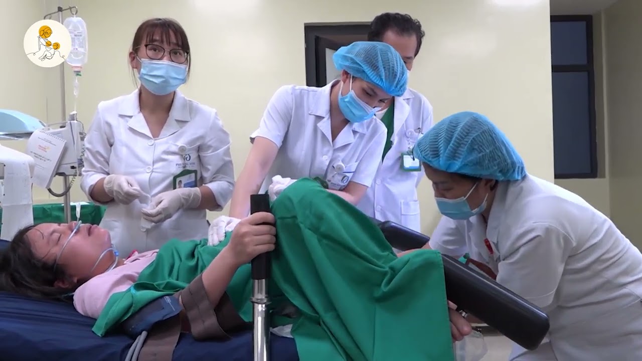 CẬN CẢNH SINH CON SINH THƯỜNG VẤT VẢ Emotional delivery | Birth Vlog ...