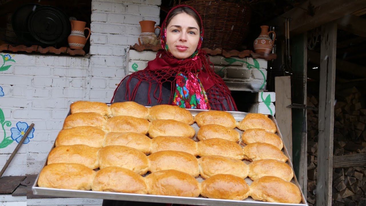 Woman lives in village. Baking pies with 5 tasty fillings. Cooking ...