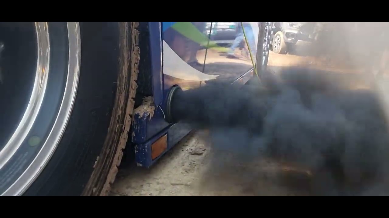 Pier uk Ltd Scania V8 loud pipes & smoke Devon Truck Show 2023 (Day 1 ...