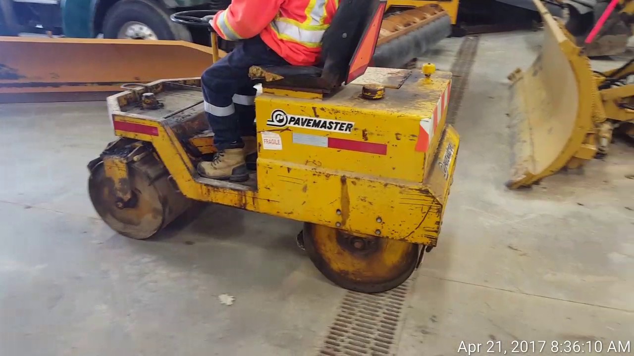 GovDeals: 1977 Pavemaster Roller - YouTube