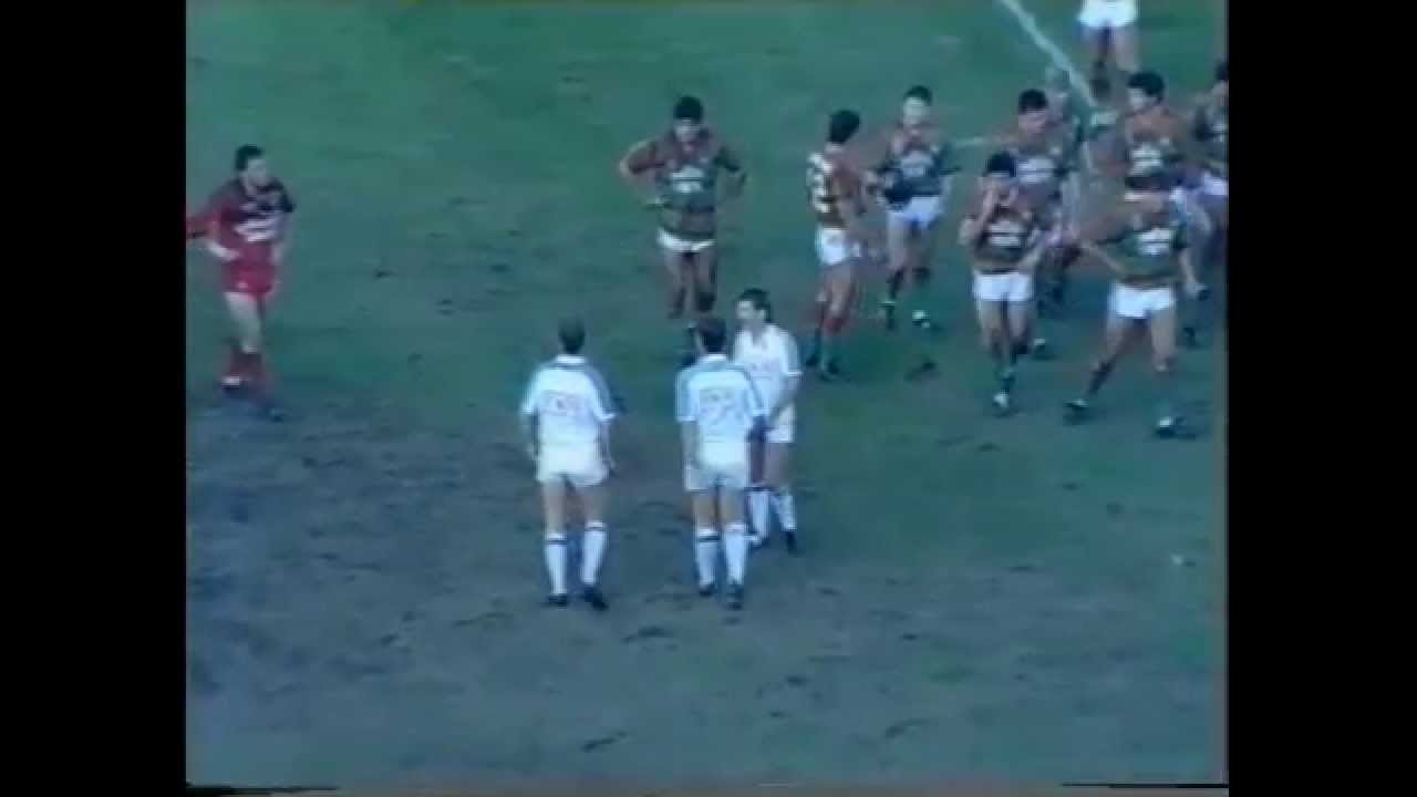 Footy Fight - Phil Blake V Paul Bevan 1989 - YouTube