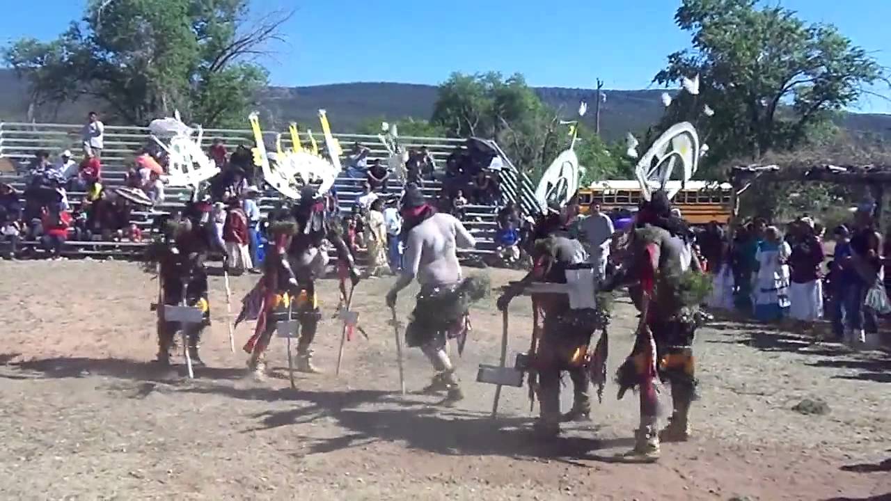 Apache Crown Dancers from Cibecue, AZ. 'Dishchii'Bikoh Apache Group ...