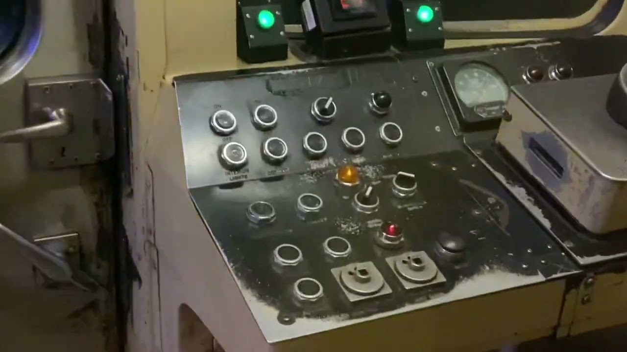 The inside of an R46 cab - YouTube