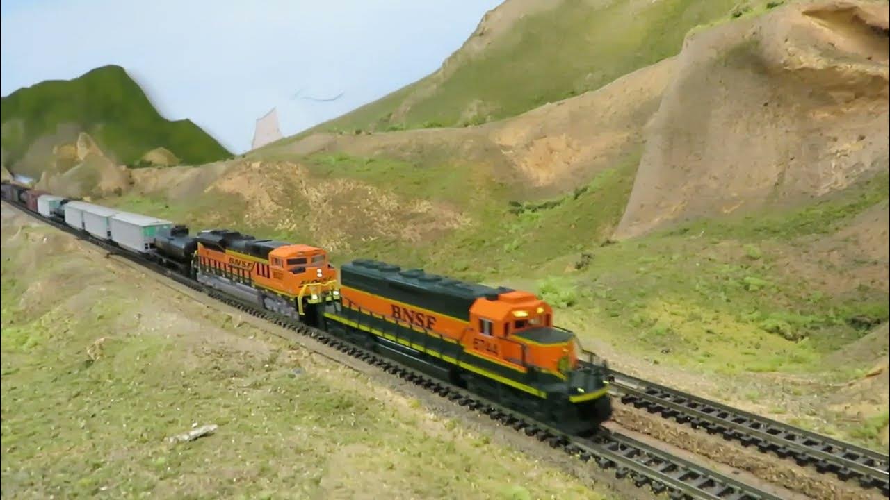 N SCALE BNSF MANIFEST FREIGHT TRAIN N SCALE LAYOUT - YouTube