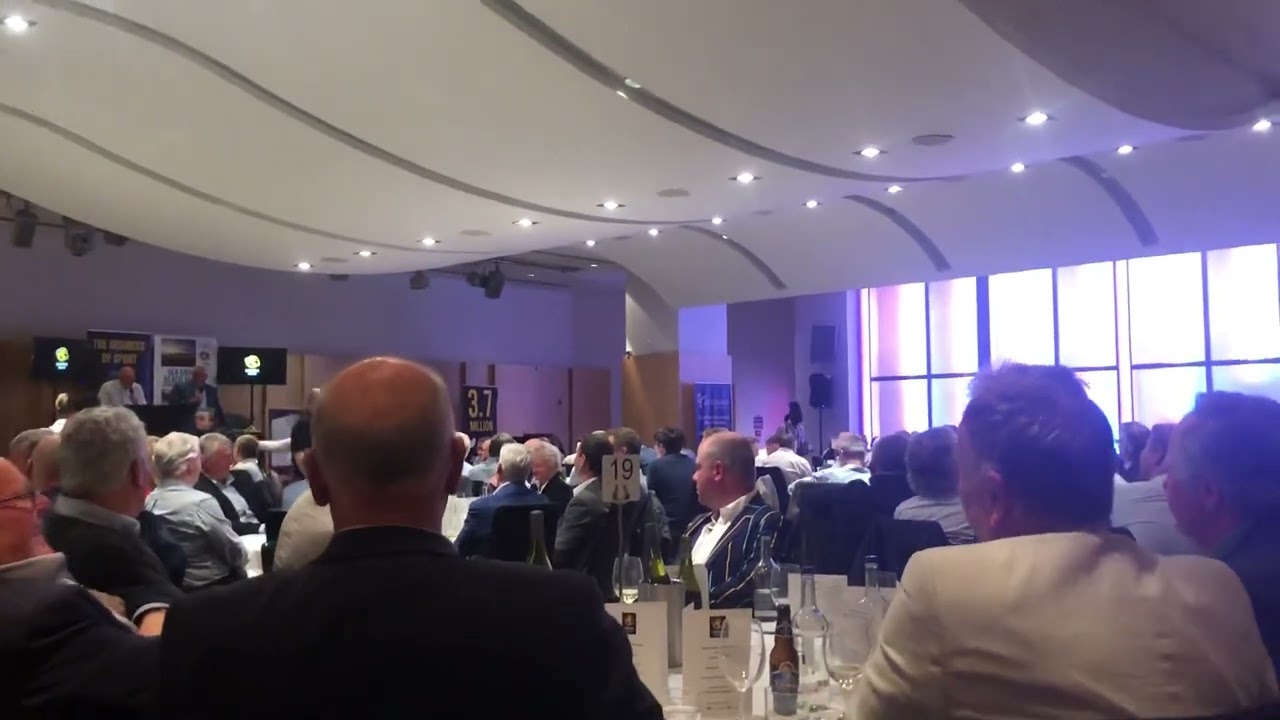 Roger Dakin SINGS at our Lord Ian Botham lunch in London! - YouTube