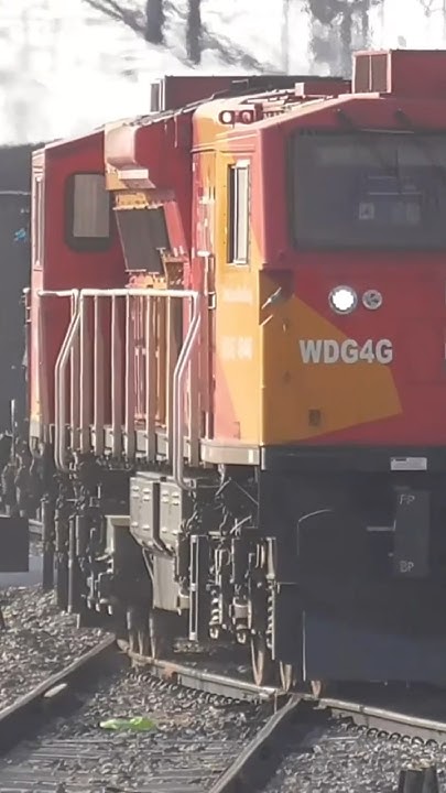 WDG 4G LOOPS IN | WDG 4G Honks and takes Loop line | Indian Railways - YouTube