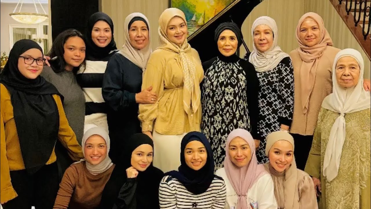 Dinner Time Keluarga Besar DS Siti Nurhaliza Bersama Dato Khalid Dan ...