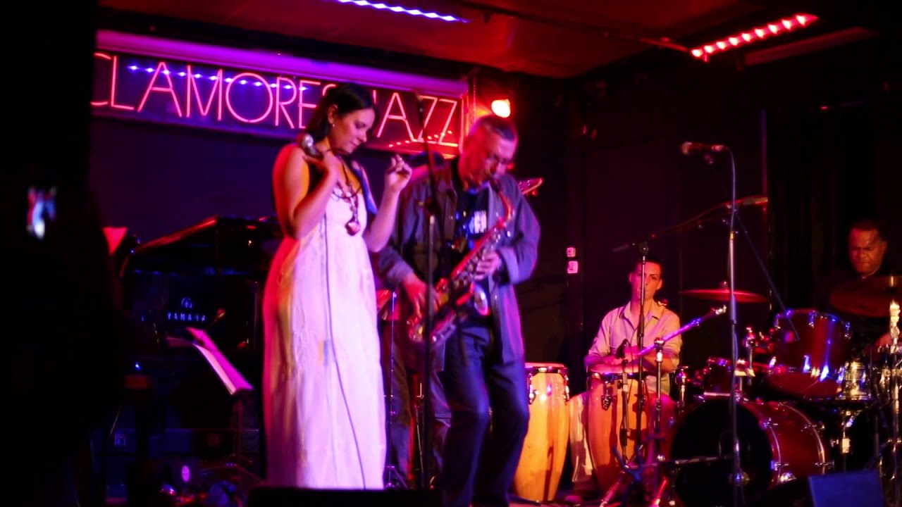 "Y con tus palabras" Debra Feliu y Roque Martinez en Sala Clamores ...