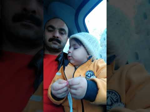 Ezan okununca tesbih çeken bebek