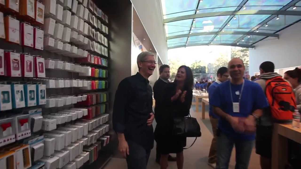 iPhone 5s Launch with Tim Cook at the Palo Alto Apple Store - YouTube