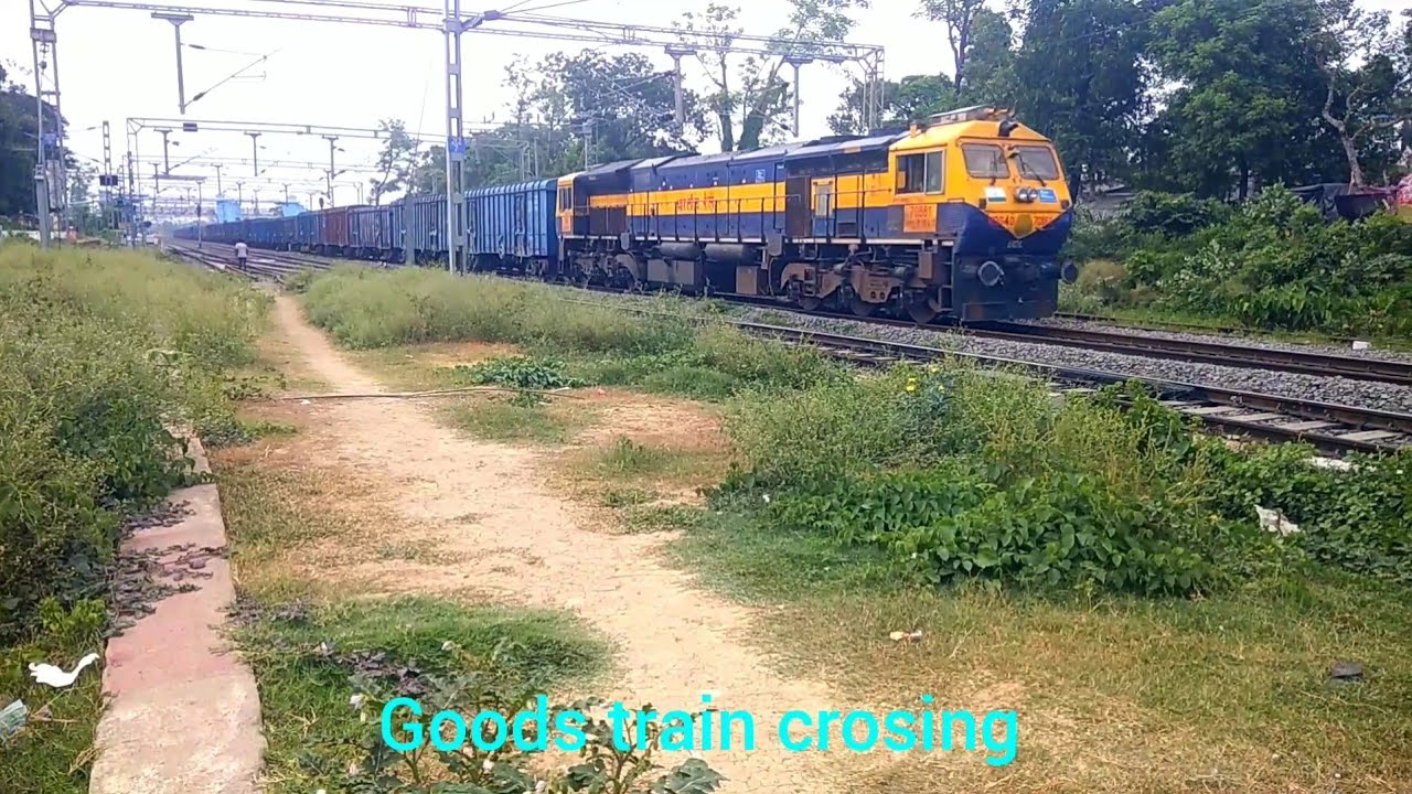 💯wdg4d engine powerfull diesel locomotives goods train crosing ️💕💖💙 ...