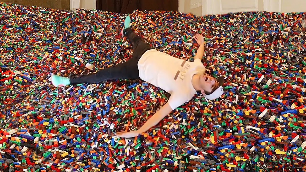 10 MILLONES de LEGOS Cubriendo la Sala - COSAS GRANDES #8 - YouTube