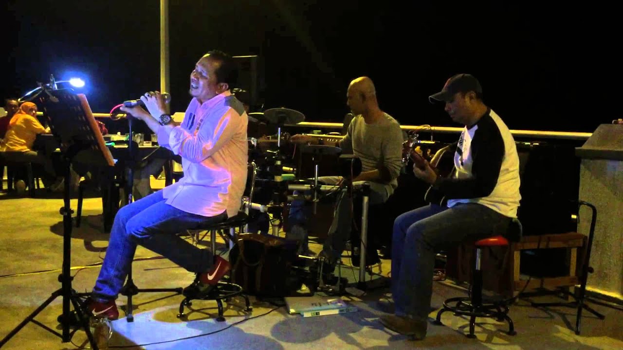 Live band fort supai kuala linggi melaka - YouTube