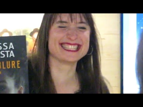 Mélissa DA COSTA et ses fans. Dédicace au Festival du Livre de Paris ...