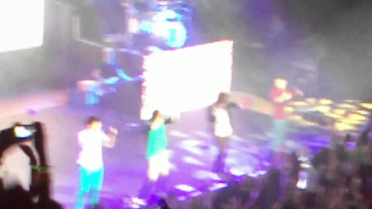 One Direction - Use Somebody- Sheffield City Hall 2012 - YouTube