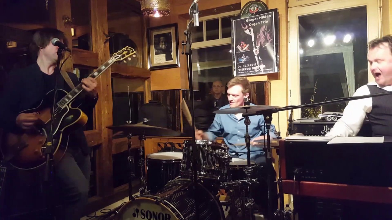 GREGOR HILDEN im HERZOG ERNST März 2017 - YouTube