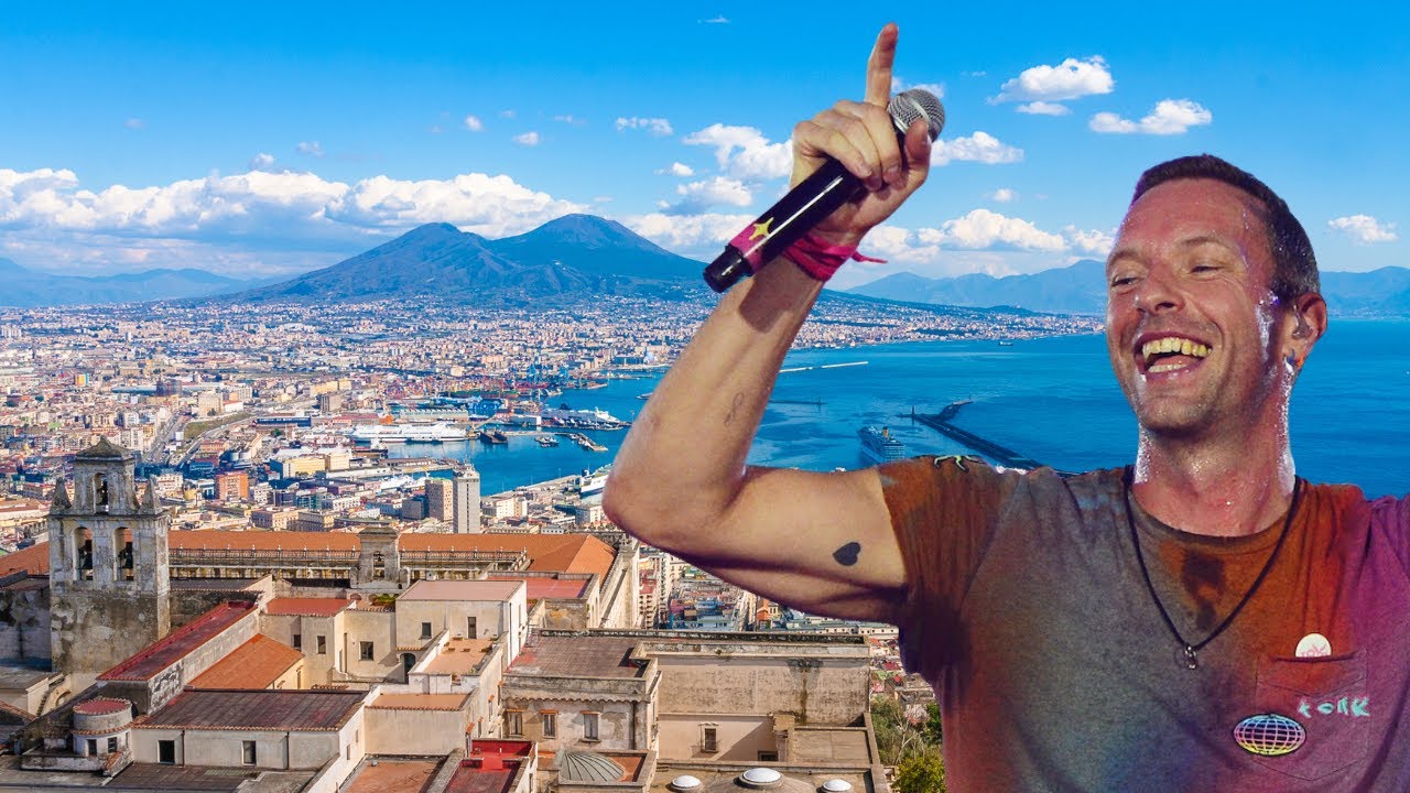 COLDPLAY A NAPOLI - CHRIS MARTIN VISITA LA CITTA' PARTENOPEA - YouTube