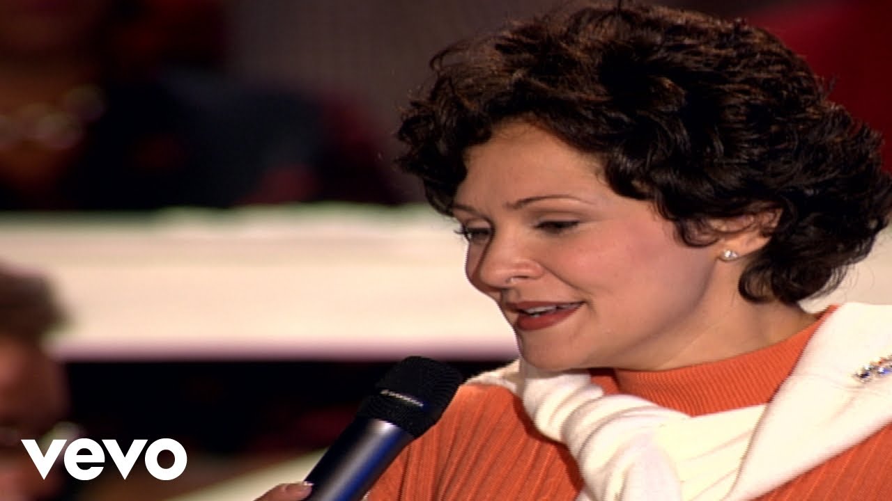 Bill & Gloria Gaither - Merry Christmas, My Love [Live] ft. Allison ...