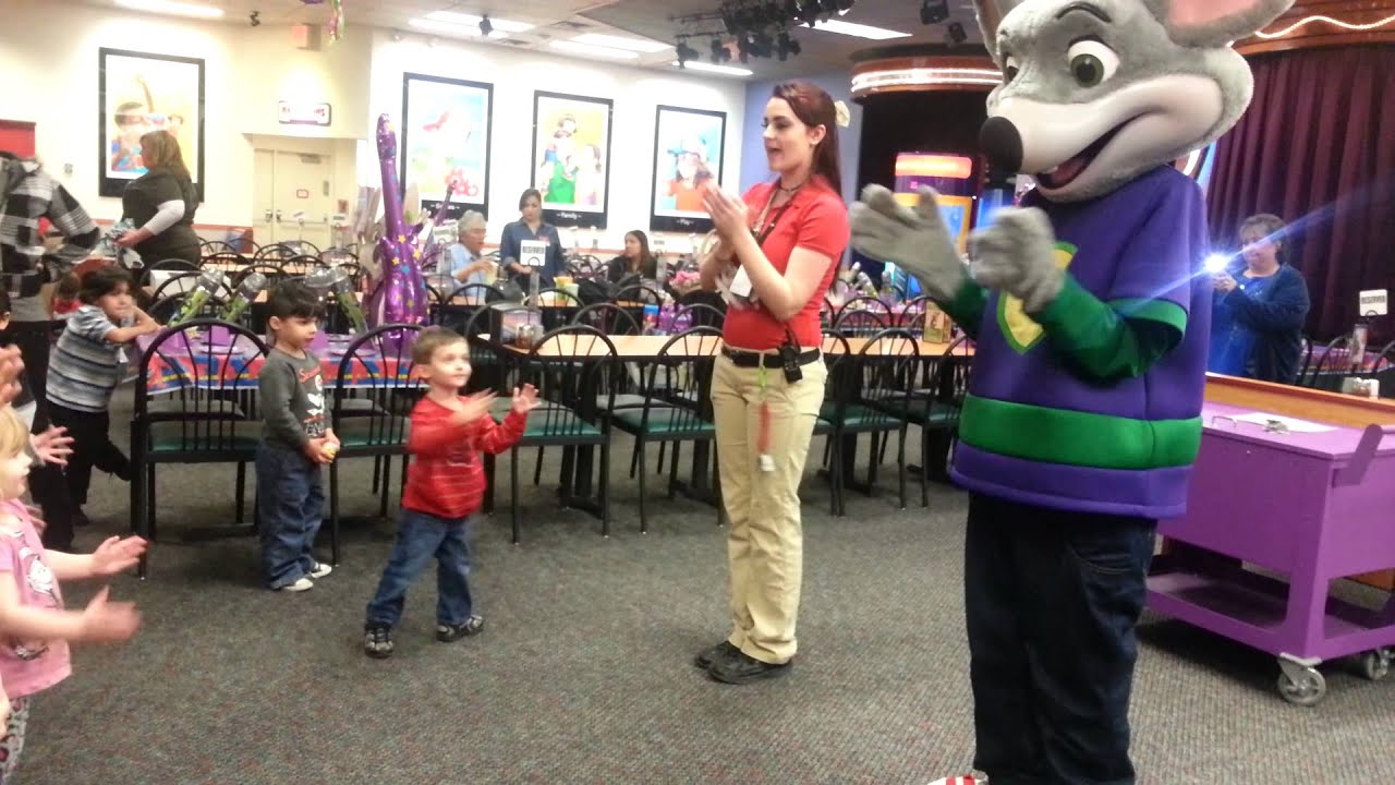 Tyler at Chuck E Cheese dancing 3.5 - YouTube