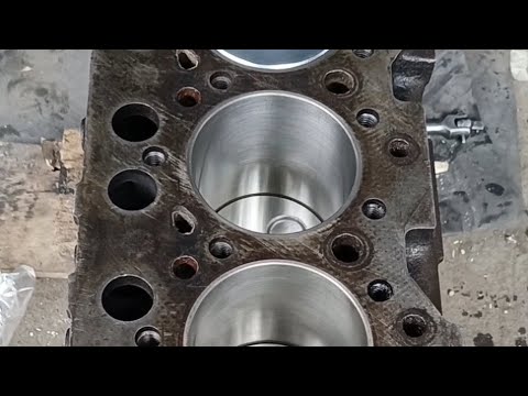 4D30 ENGINE OVERHAUL.#video #overhaul #mechanic #fuso #videos - YouTube