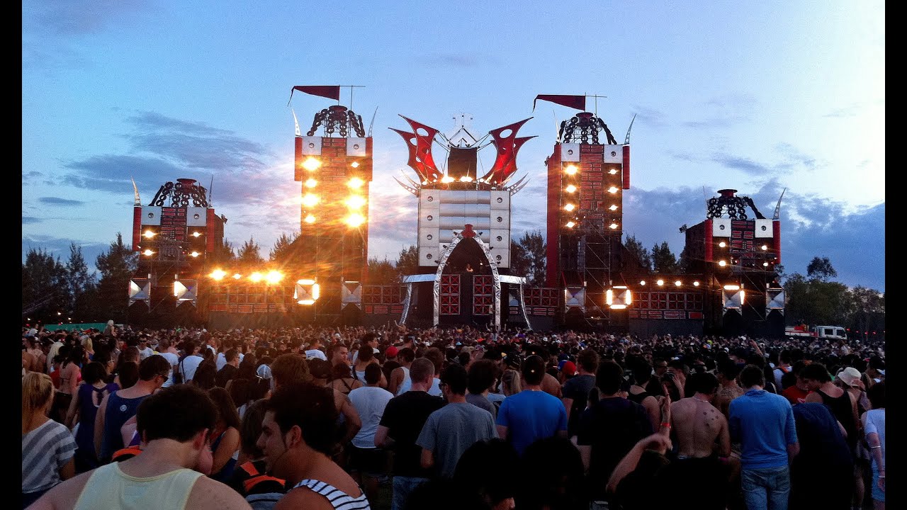 DEFQON.1 2011 Sydney Australia: Brennan Heart at Mainstage (RED) - YouTube