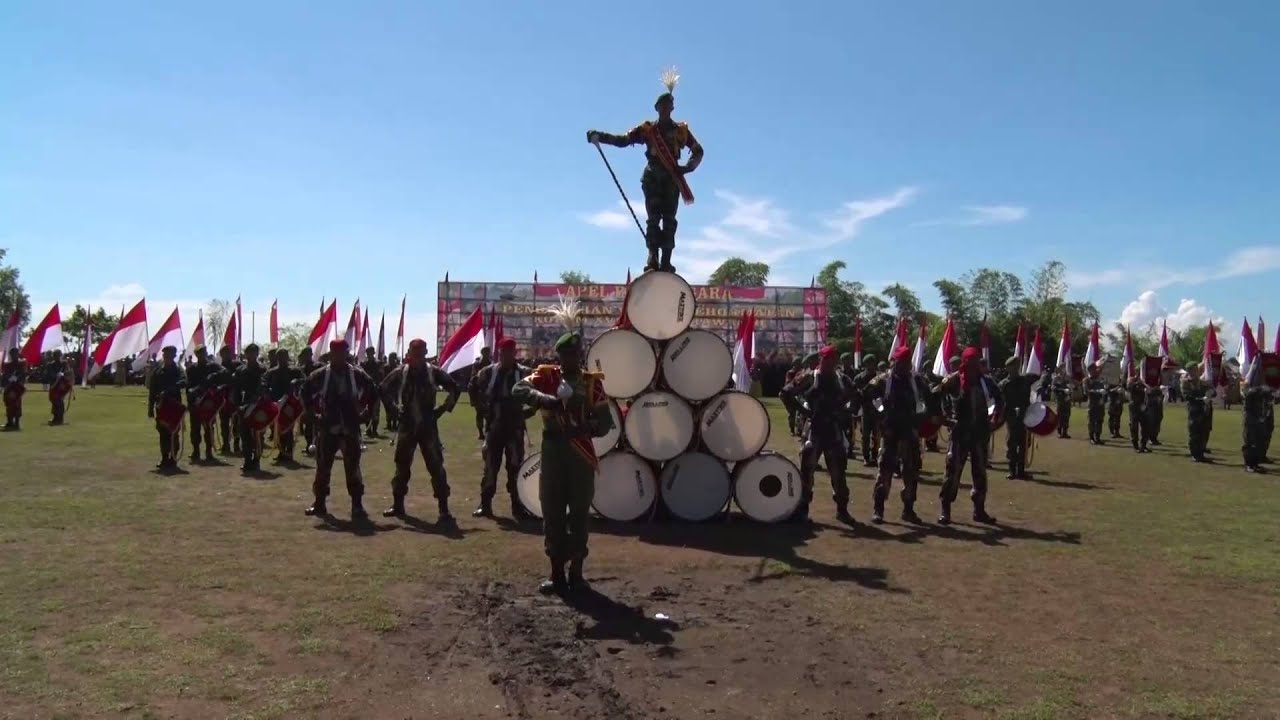ATRAKSI DRUMBAND DENZIPUR 12/OHH KODAM XVII/CENDERAWASIH - YouTube