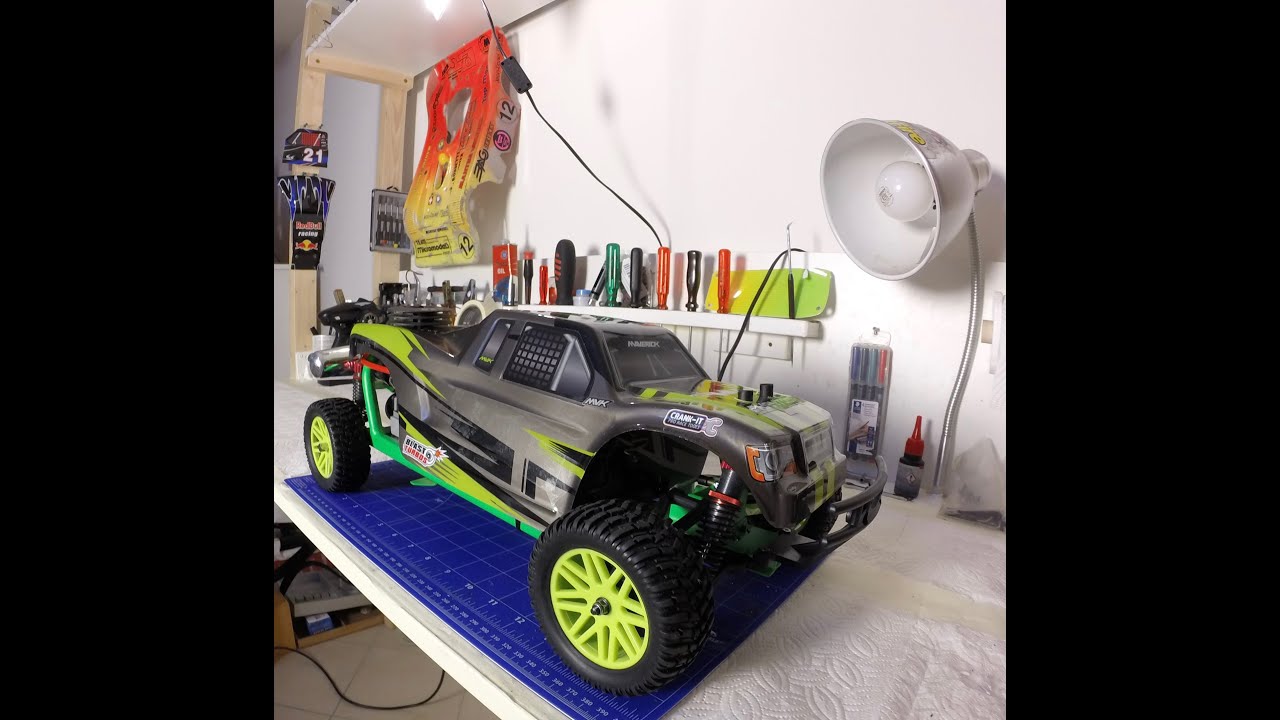 The end of the build of the 1:10 2WD Truck with 25ci engine. - YouTube