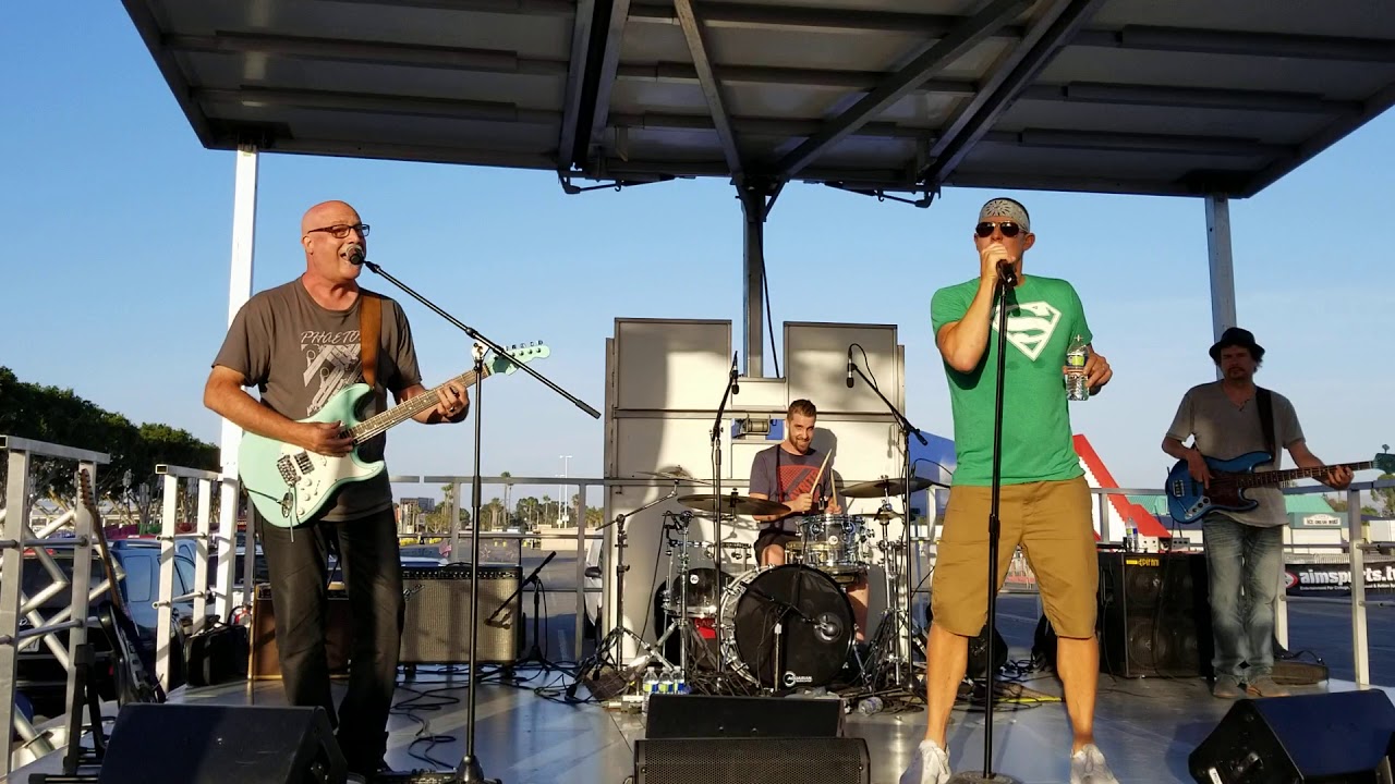 "Twist and Shout" covered by the Tijuana Dogs - YouTube