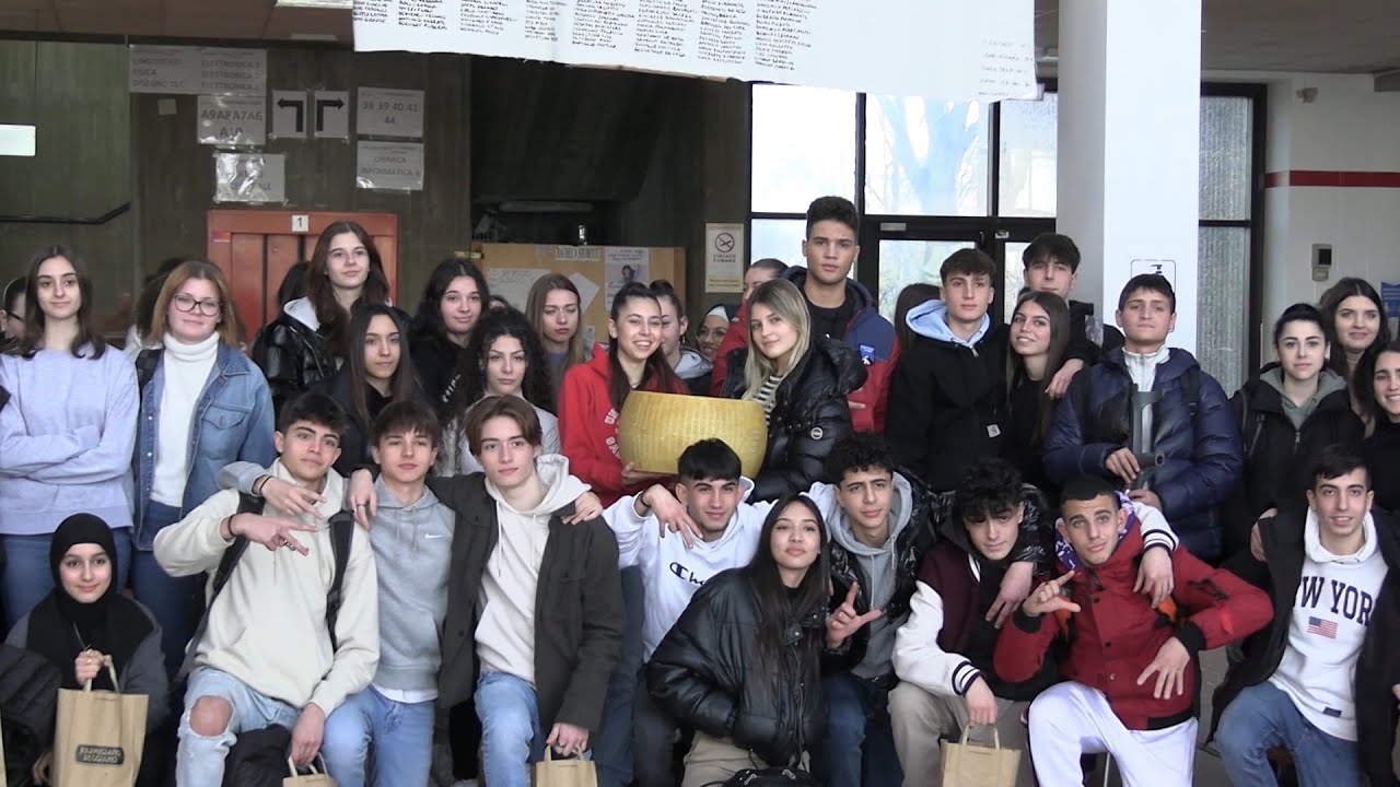 A lezione con il Parmigiano Reggiano - Gli studenti dell'Istituto ...