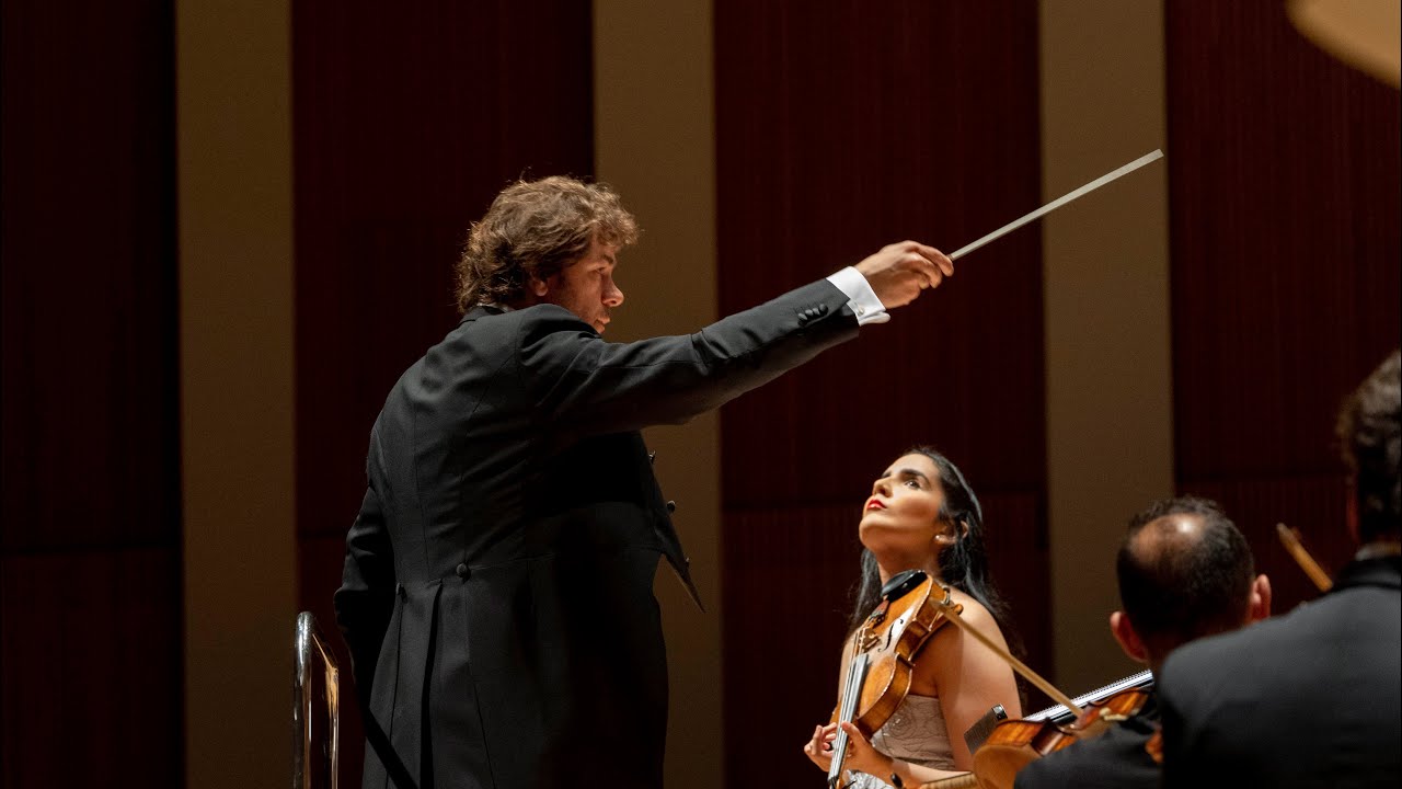 Aisha Syed performs Tchaikovsky violin concerto at Palau de les Arts in ...