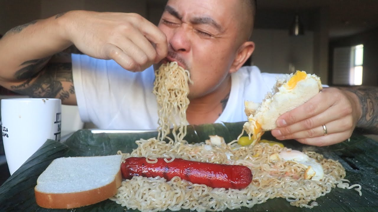 BEST WAY TO EAT YOUR PANCIT CANTON!! - YouTube
