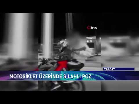 MOTOSİKLET ÜZERİNDE SİLAHLI POZ