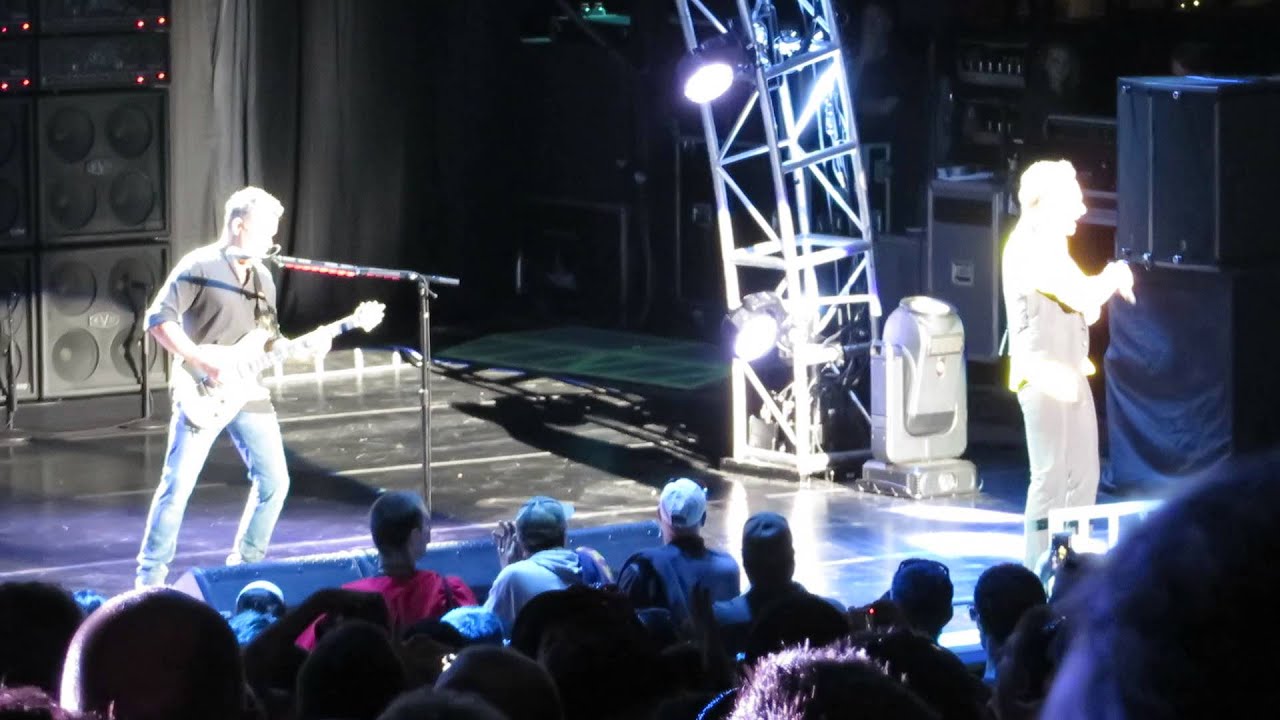 Van Halen Performs "Drop Dead Legs" at Shoreline Amphitheatre - YouTube