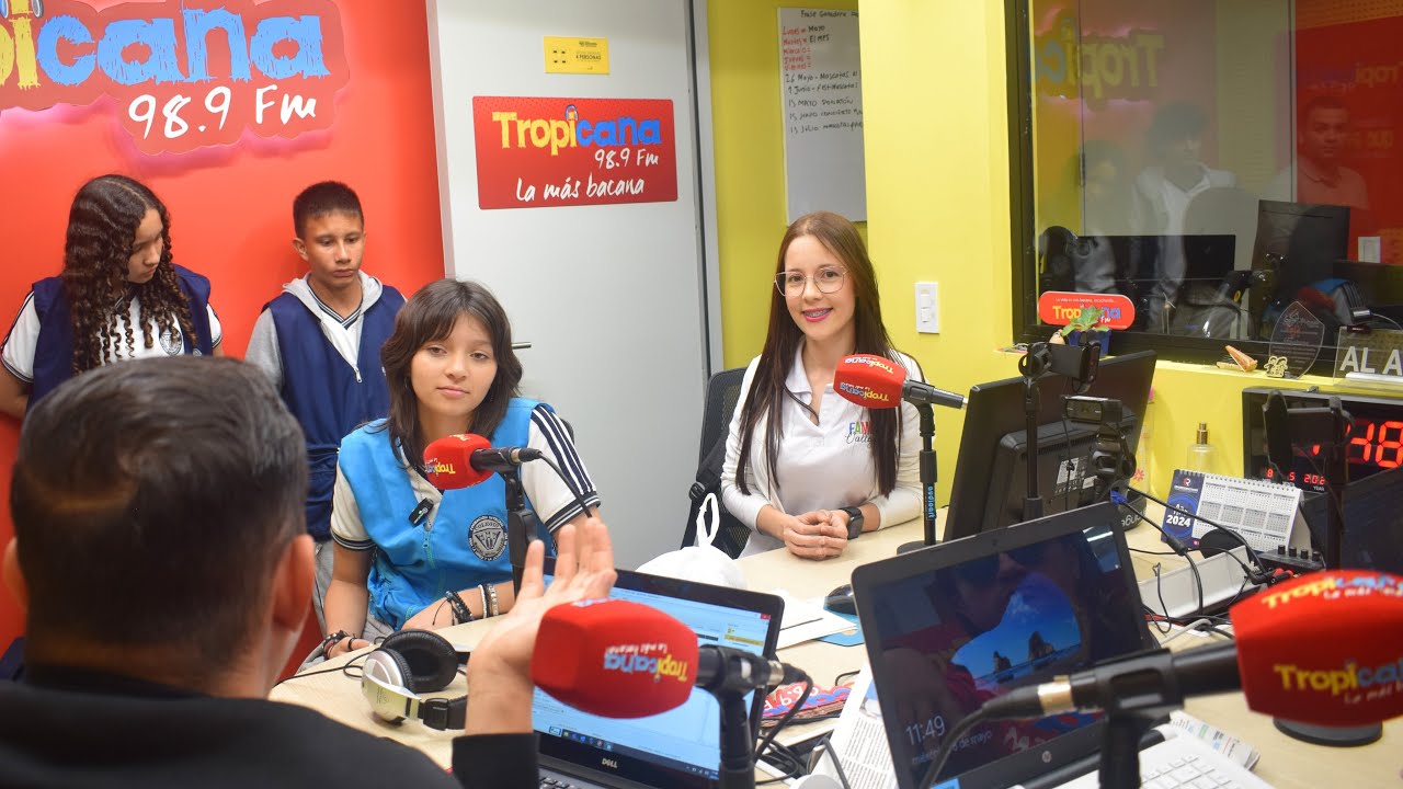 Visitando Caracol Radio Medellín - YouTube