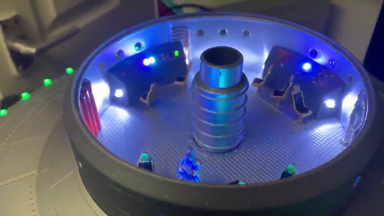 1/72 ALIEN INVADER UFO model kit built lit with adapter star trek - YouTube