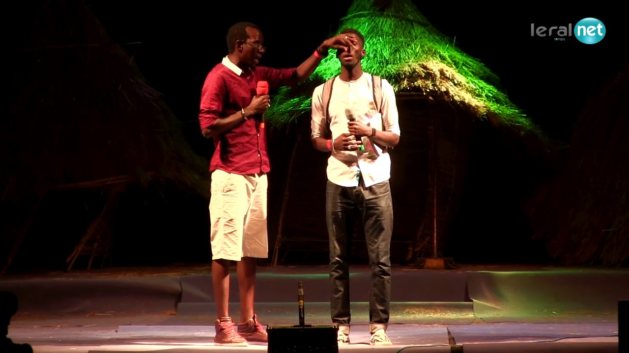 Festival du Rire de Kaolack, à mourir de rire avec Professeur - YouTube