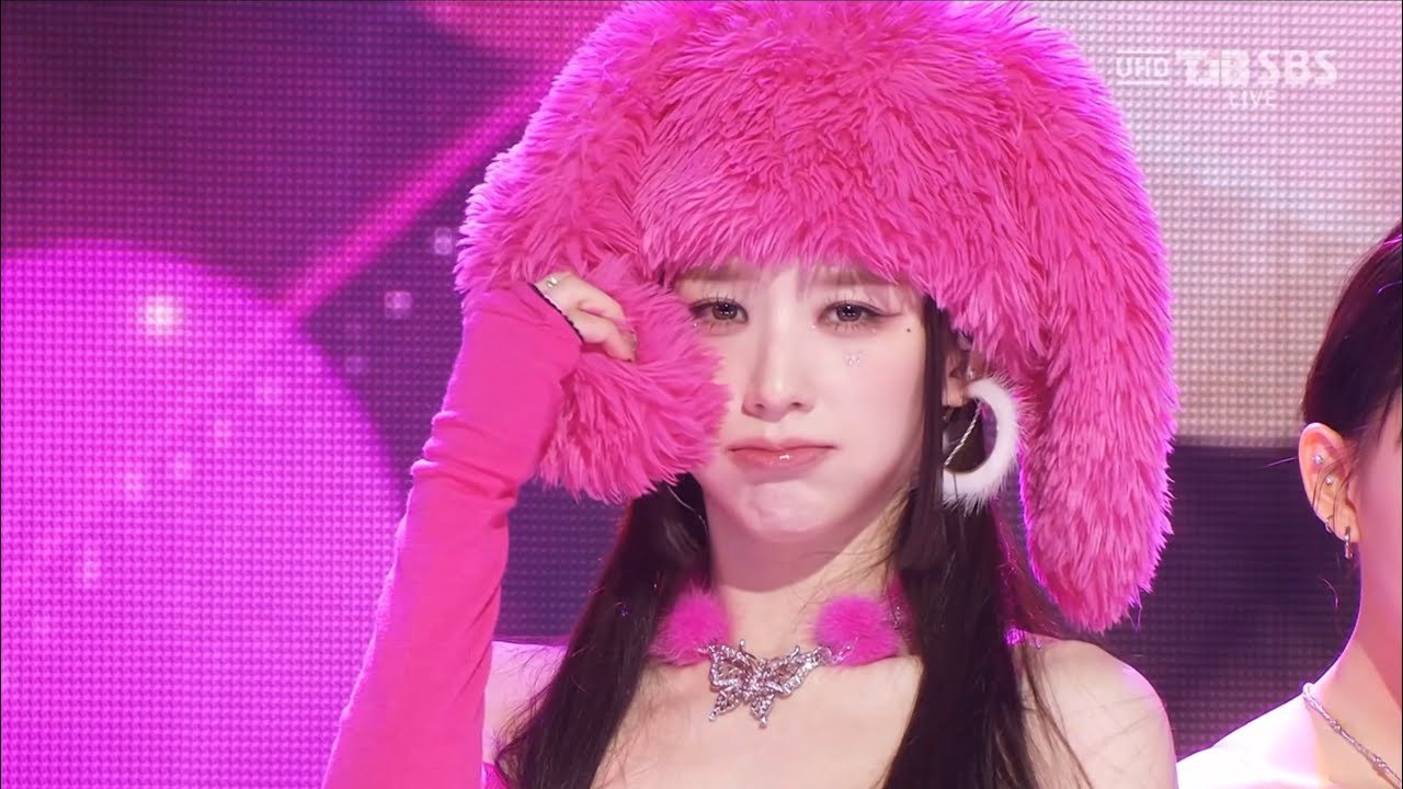 Algorithm - Heejin Performance Video - YouTube Music