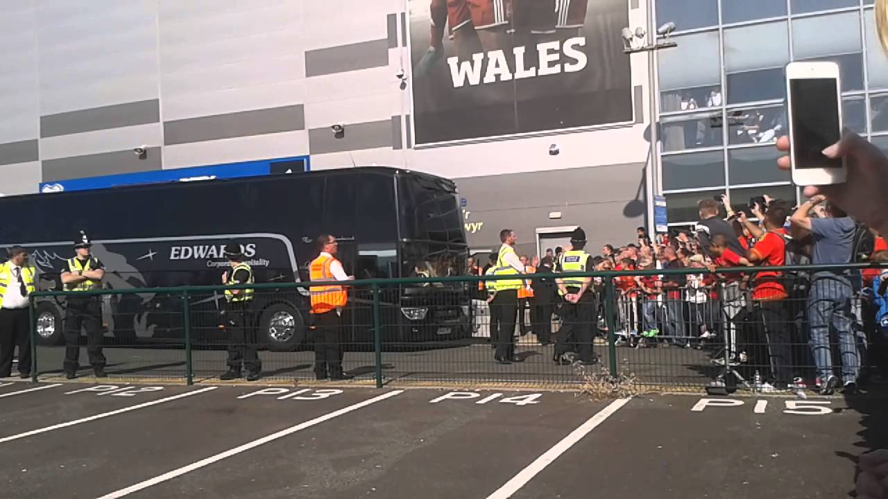 WALES TEAM BUS HEADING TO STADIUM WALES VS ISRAEL - YouTube