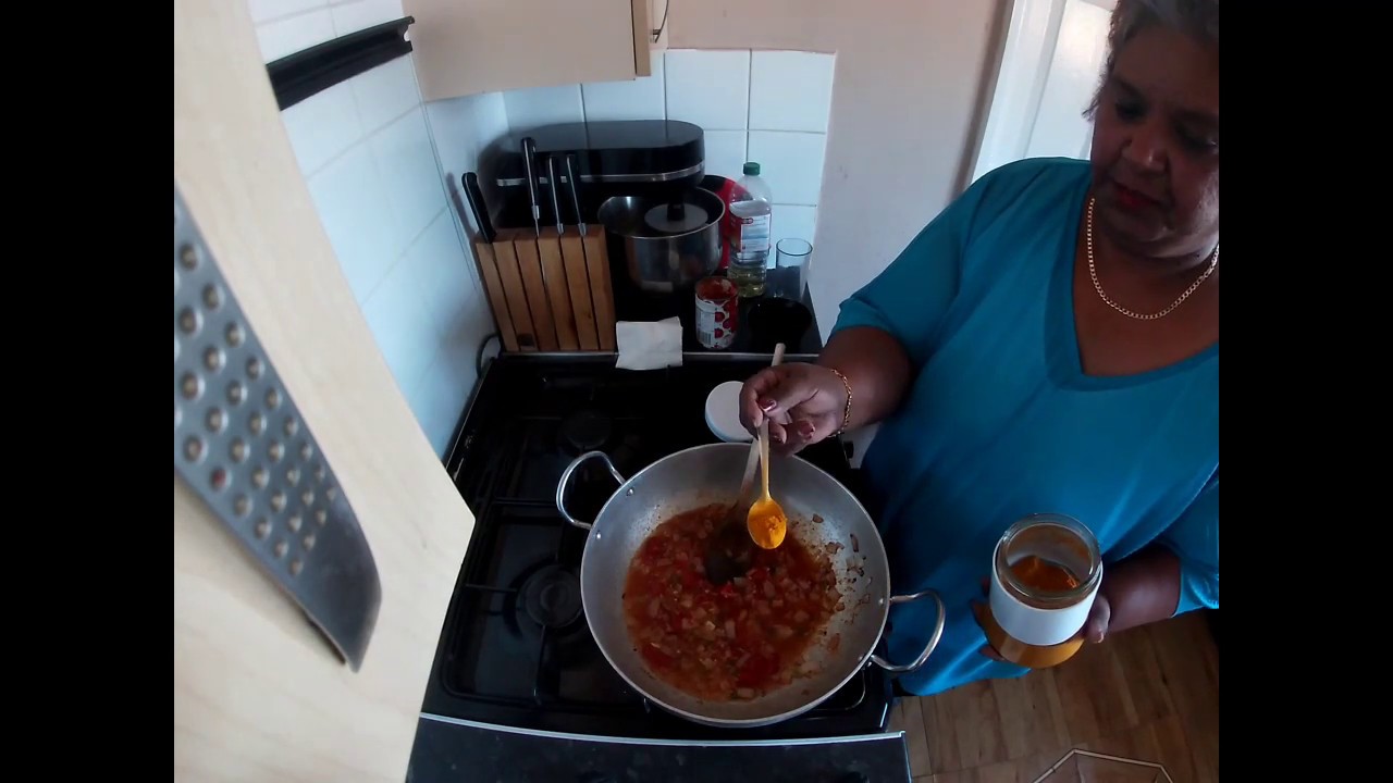 Mum's Home Cooking - Chicken Curry - YouTube