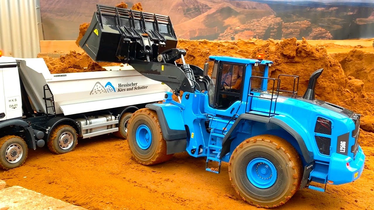 TRUCKS, TRUCKS, TRUCKS ! COOL RC Trucks at the Constructionworld in 4K ...